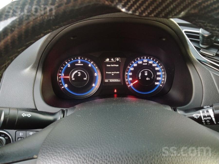 Grey Hyundai i40 2017 in Riga, with an engine capacity of 1.70 L and mileage of 325 thousand km for 5100 €, photo 8 on AUTOMOTO.COM.LV