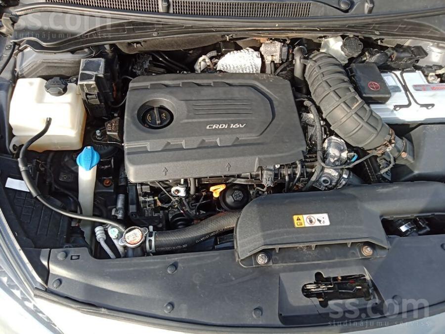Grey Hyundai i40 2017 in Riga, with an engine capacity of 1.70 L and mileage of 325 thousand km for 5100 €, photo 15 on AUTOMOTO.COM.LV