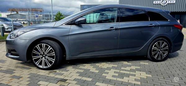 Grey Hyundai i40 2017 in Siauliai, with an engine capacity of 1.69 L and mileage of 99 thousand km for 10750 €, photo 8 on AUTOMOTO.COM.LV