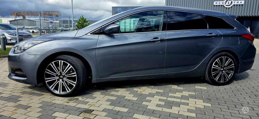 Grey Hyundai i40 2017 in Siauliai, with an engine capacity of 1.69 L and mileage of 99 thousand km for 10750 €, photo 9 on AUTOMOTO.COM.LV