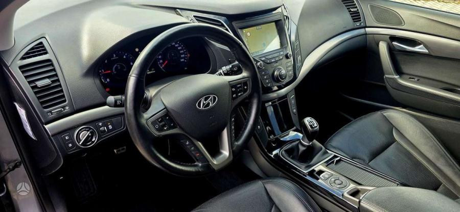 Grey Hyundai i40 2017 in Siauliai, with an engine capacity of 1.69 L and mileage of 99 thousand km for 10750 €, photo 22 on AUTOMOTO.COM.LV