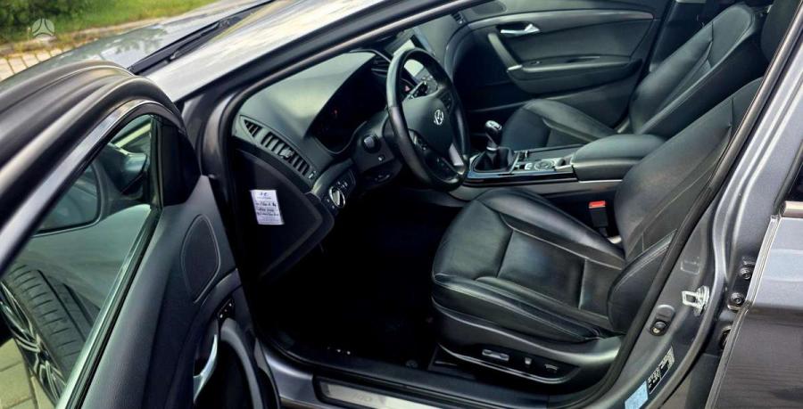 Grey Hyundai i40 2017 in Siauliai, with an engine capacity of 1.69 L and mileage of 99 thousand km for 10750 €, photo 24 on AUTOMOTO.COM.LV