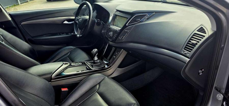 Grey Hyundai i40 2017 in Siauliai, with an engine capacity of 1.69 L and mileage of 99 thousand km for 10750 €, photo 31 on AUTOMOTO.COM.LV