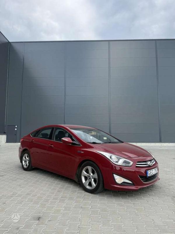 Sarkans Hyundai i40 2012 Šauļi, ar dzinēja tilpumu 1.69 L un nobraukumu 200 tūkst. km par 3950 €, foto 1 vietnē AUTOMOTO.COM.LV