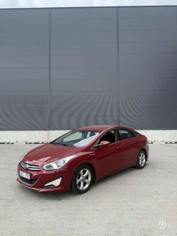 Sarkans Hyundai i40 2012 Šauļi, ar dzinēja tilpumu 1.69 L un nobraukumu 200 tūkst. km par 3950 €, foto 2 vietnē AUTOMOTO.COM.LV