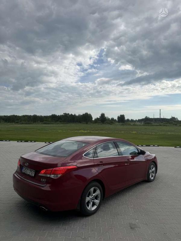 Sarkans Hyundai i40 2012 Šauļi, ar dzinēja tilpumu 1.69 L un nobraukumu 200 tūkst. km par 3950 €, foto 4 vietnē AUTOMOTO.COM.LV