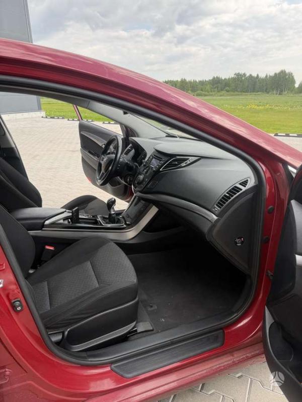 Sarkans Hyundai i40 2012 Šauļi, ar dzinēja tilpumu 1.69 L un nobraukumu 200 tūkst. km par 3950 €, foto 7 vietnē AUTOMOTO.COM.LV