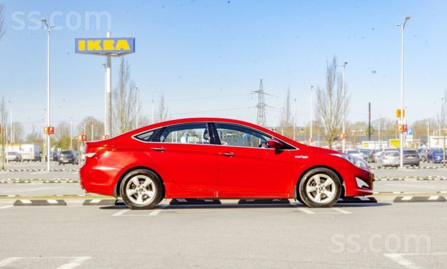 Красный Хендай и40 2012 в Рига, объемом двигателя 1.70 л и пробегом 243 тыс. км за 3990 €, фото 9 на AUTOMOTO.COM.LV