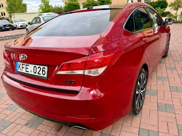 Red Hyundai i40 2013 in Vilnius, with an engine capacity of 1.69 L and mileage of 340 thousand km for 4800 €, photo 4 on AUTOMOTO.COM.LV