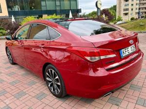 Red Hyundai i40 2013 in Vilnius, with an engine capacity of 1.69 L and mileage of 340 thousand km for 4800 €, photo 7 on AUTOMOTO.COM.LV
