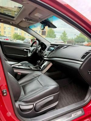 Red Hyundai i40 2013 in Vilnius, with an engine capacity of 1.69 L and mileage of 340 thousand km for 4800 €, photo 9 on AUTOMOTO.COM.LV