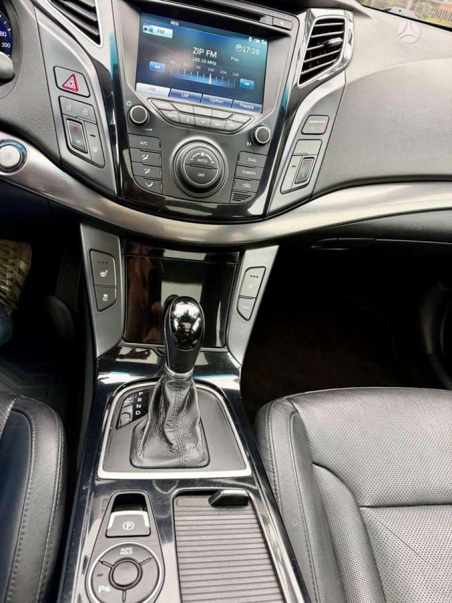 Red Hyundai i40 2013 in Vilnius, with an engine capacity of 1.69 L and mileage of 340 thousand km for 4800 €, photo 12 on AUTOMOTO.COM.LV