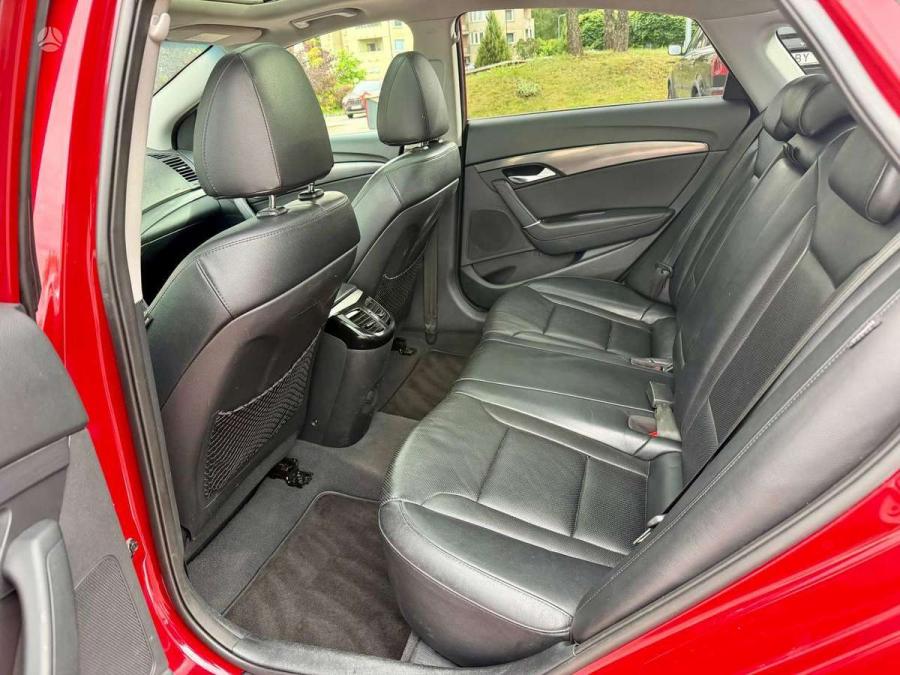Red Hyundai i40 2013 in Vilnius, with an engine capacity of 1.69 L and mileage of 340 thousand km for 4800 €, photo 14 on AUTOMOTO.COM.LV