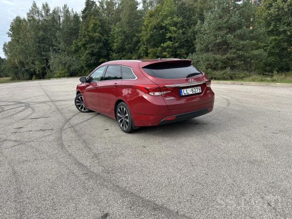 Red Hyundai i40 2018 in Rezekne, with an engine capacity of 1.60 L and mileage of 175 thousand km for 7800 €, photo 1 on AUTOMOTO.COM.LV