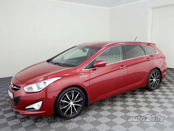 Red Hyundai i40 2012 in Tallinn, with an engine capacity of 1.70 L and mileage of 269 thousand km for 3599 €, photo 2 on AUTOMOTO.COM.LV