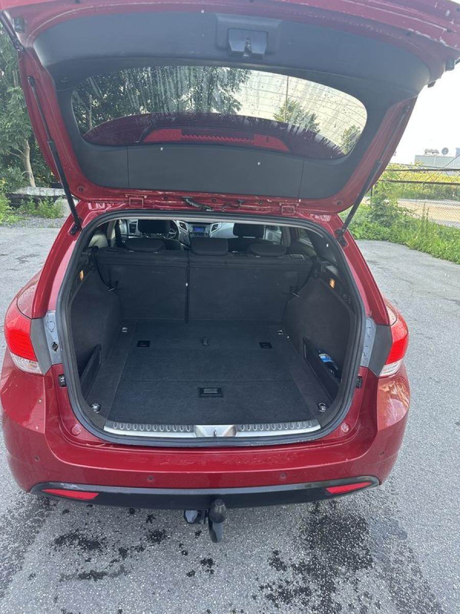 Sarkans Hyundai i40 2012 Tallina, ar dzinēja tilpumu 1.70 L un nobraukumu 268 tūkst. km par 3600 €, foto 19 vietnē AUTOMOTO.COM.LV