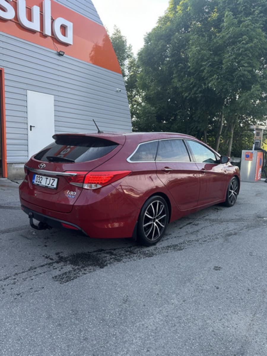 Sarkans Hyundai i40 2012 Tallina, ar dzinēja tilpumu 1.70 L un nobraukumu 268 tūkst. km par 3400 €, foto 7 vietnē AUTOMOTO.COM.LV