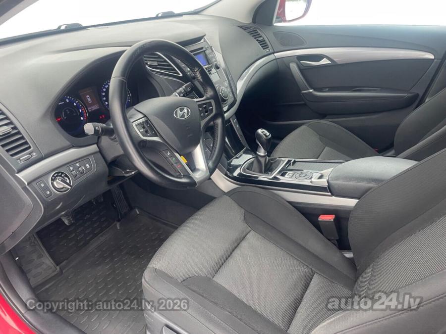 Red Hyundai i40 2014 in Tallinn, with an engine capacity of 1.60 L and mileage of 149 thousand km for 6490 €, photo 9 on AUTOMOTO.COM.LV