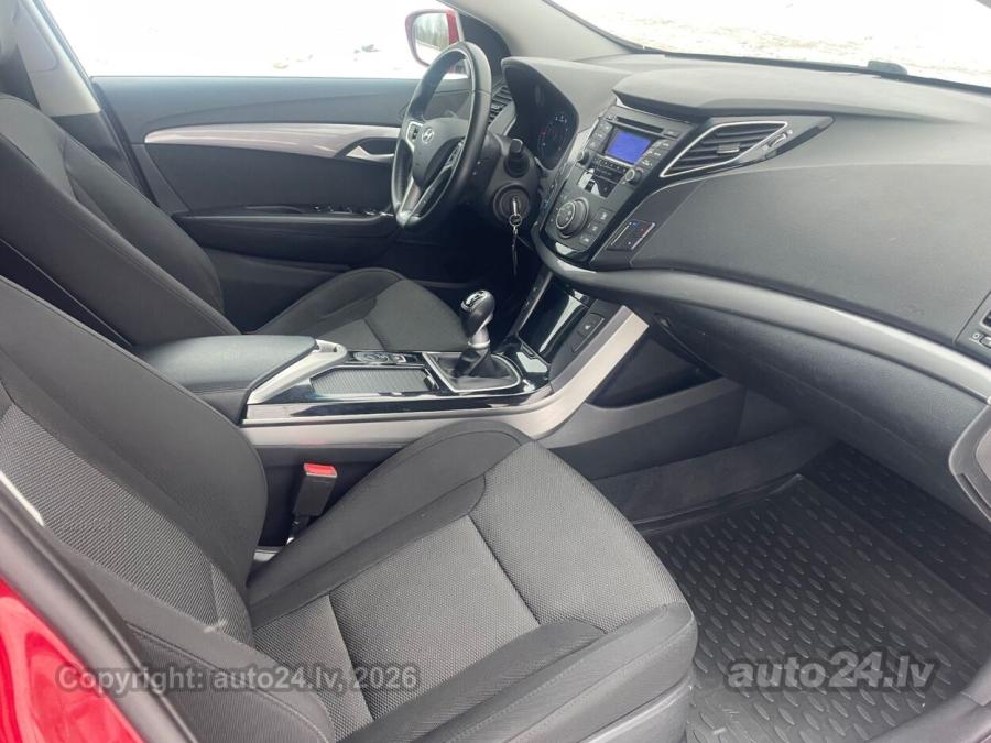 Red Hyundai i40 2014 in Tallinn, with an engine capacity of 1.60 L and mileage of 149 thousand km for 6490 €, photo 12 on AUTOMOTO.COM.LV