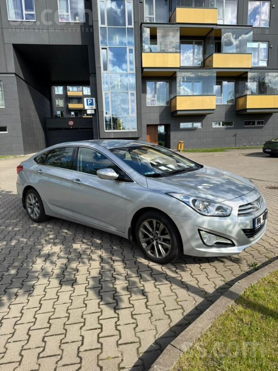 Hyundai i40 2015 in Riga, with an engine capacity of 2.00 L and mileage of 10 thousand km for 8200 €, photo 3 on AUTOMOTO.COM.LV