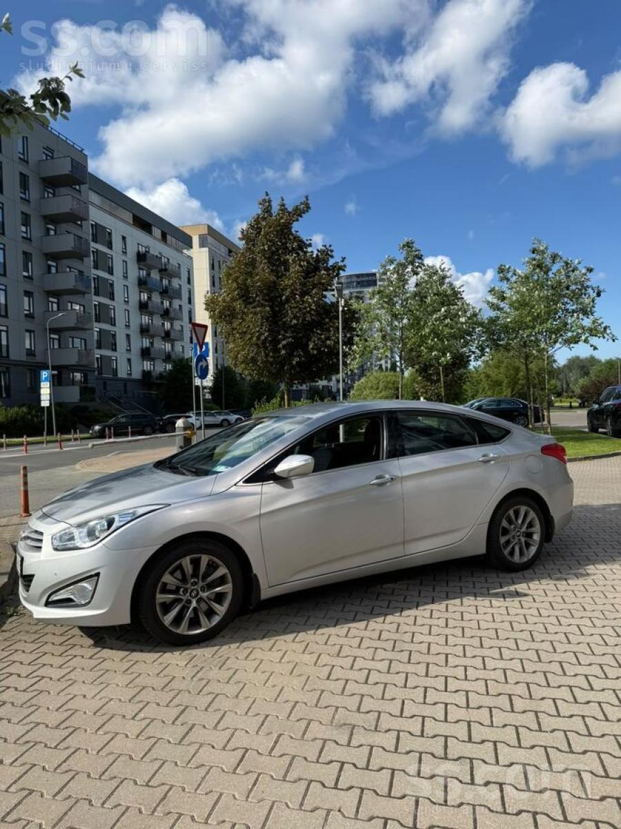 Hyundai i40 2015 in Riga, with an engine capacity of 2.00 L and mileage of 10 thousand km for 8200 €, photo 4 on AUTOMOTO.COM.LV