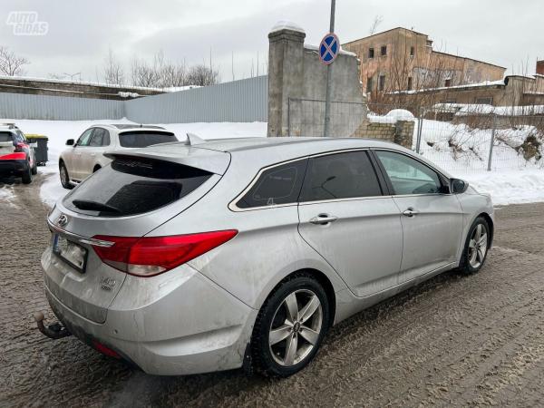 Hyundai i40 2011 in Vilnius, with an engine capacity of 1.70 L and mileage of 350 thousand km for 3950 €, photo 3 on AUTOMOTO.COM.LV