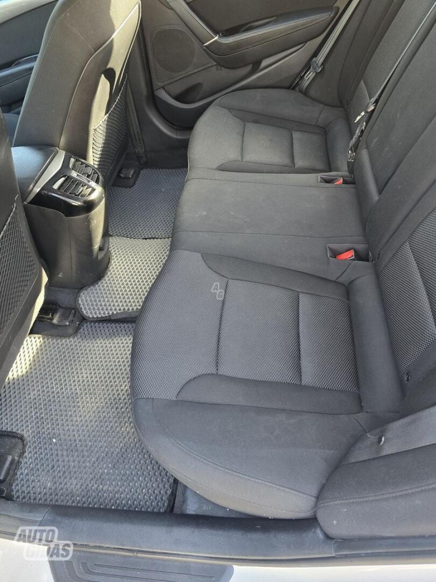 Hyundai i40 2011 Mažeikiai, ar dzinēja tilpumu 1.70 L un nobraukumu 328 tūkst. km par 3800 €, foto 12 vietnē AUTOMOTO.COM.LV