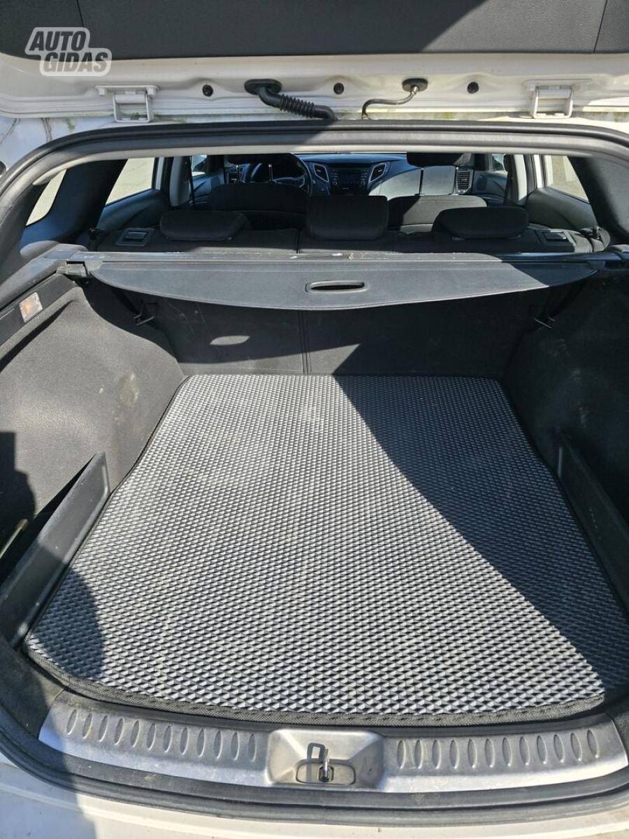 Hyundai i40 2011 Mažeikiai, ar dzinēja tilpumu 1.70 L un nobraukumu 328 tūkst. km par 3800 €, foto 13 vietnē AUTOMOTO.COM.LV