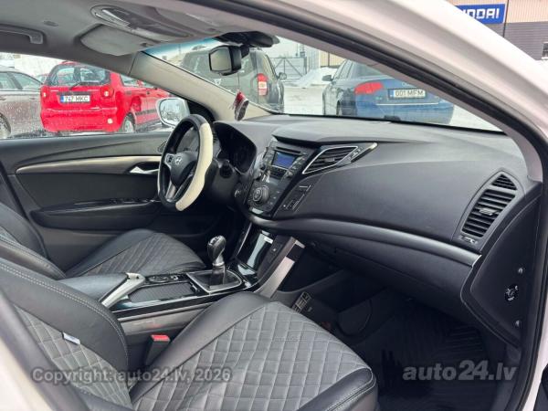 Hyundai i40 2012 in Narva, with an engine capacity of 1.70 L and mileage of 300 thousand km for 3900 €, photo 5 on AUTOMOTO.COM.LV