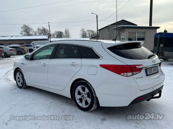Hyundai i40 2012 in Narva, with an engine capacity of 1.70 L and mileage of 300 thousand km for 3900 €, photo 4 on AUTOMOTO.COM.LV