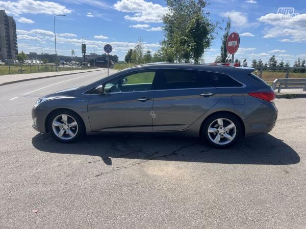 Hyundai i40 2012 in Vilnius, with an engine capacity of 1.70 L and mileage of 309 thousand km for 3750 €, photo 8 on AUTOMOTO.COM.LV
