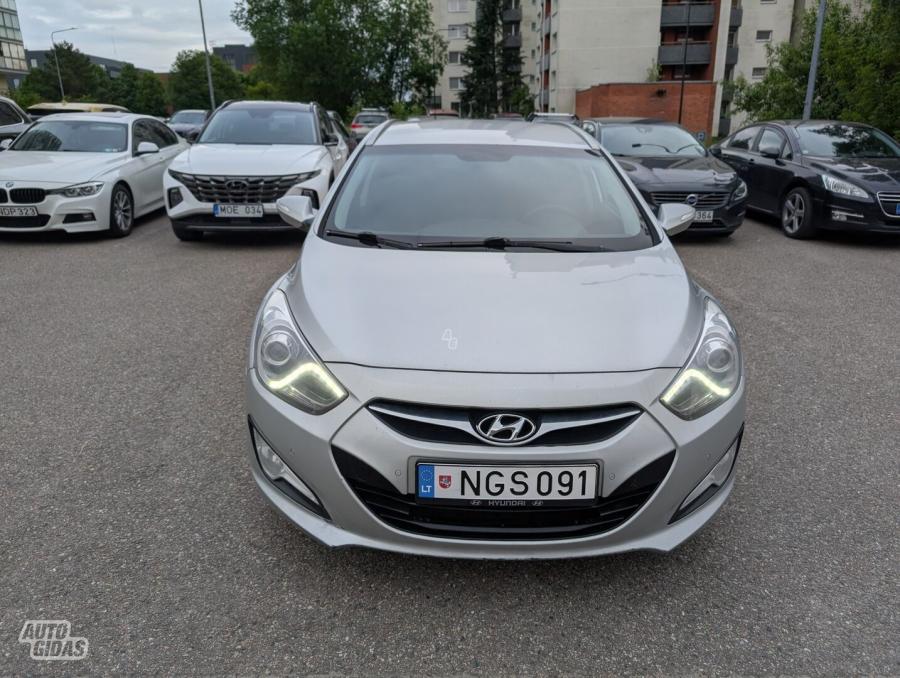 Hyundai i40 2013 in Vilnius, with an engine capacity of 1.70 L and mileage of 300 thousand km for 3300 €, photo 1 on AUTOMOTO.COM.LV