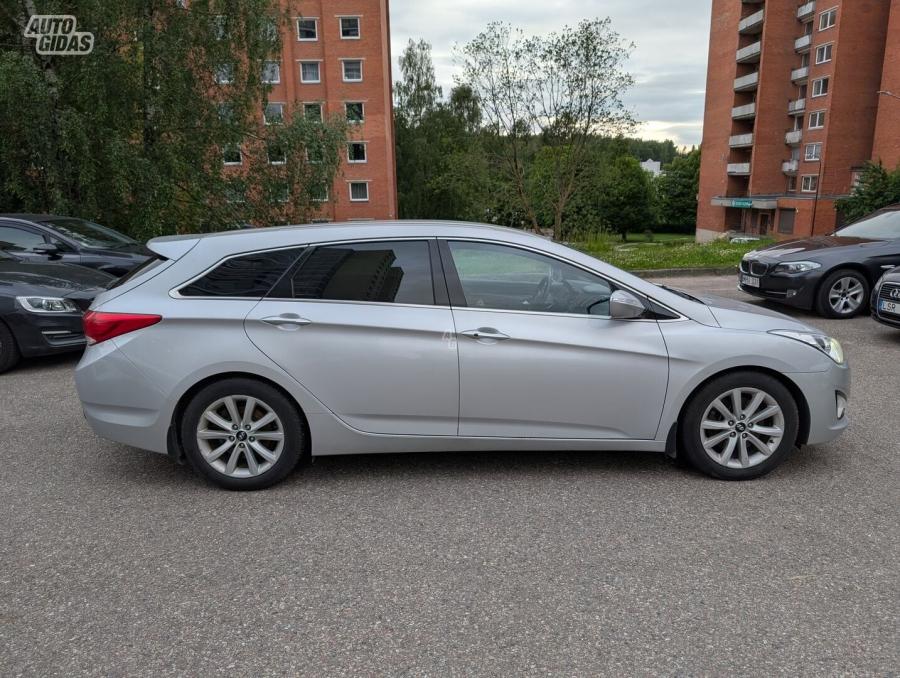 Hyundai i40 2013 in Vilnius, with an engine capacity of 1.70 L and mileage of 300 thousand km for 3300 €, photo 3 on AUTOMOTO.COM.LV