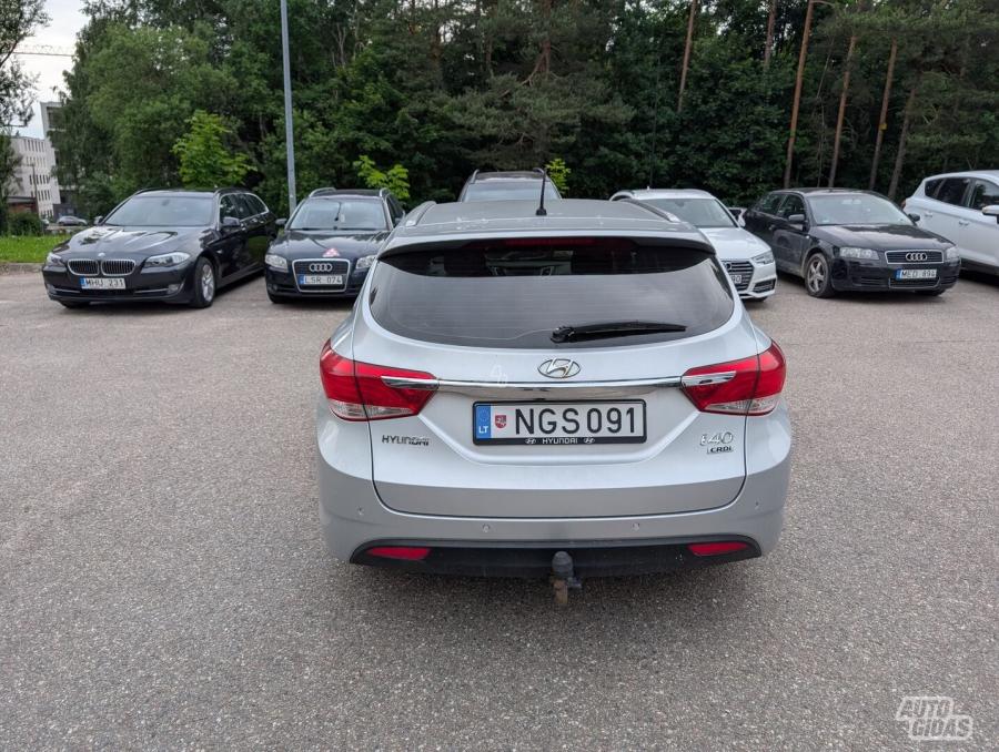 Hyundai i40 2013 in Vilnius, with an engine capacity of 1.70 L and mileage of 300 thousand km for 3300 €, photo 4 on AUTOMOTO.COM.LV
