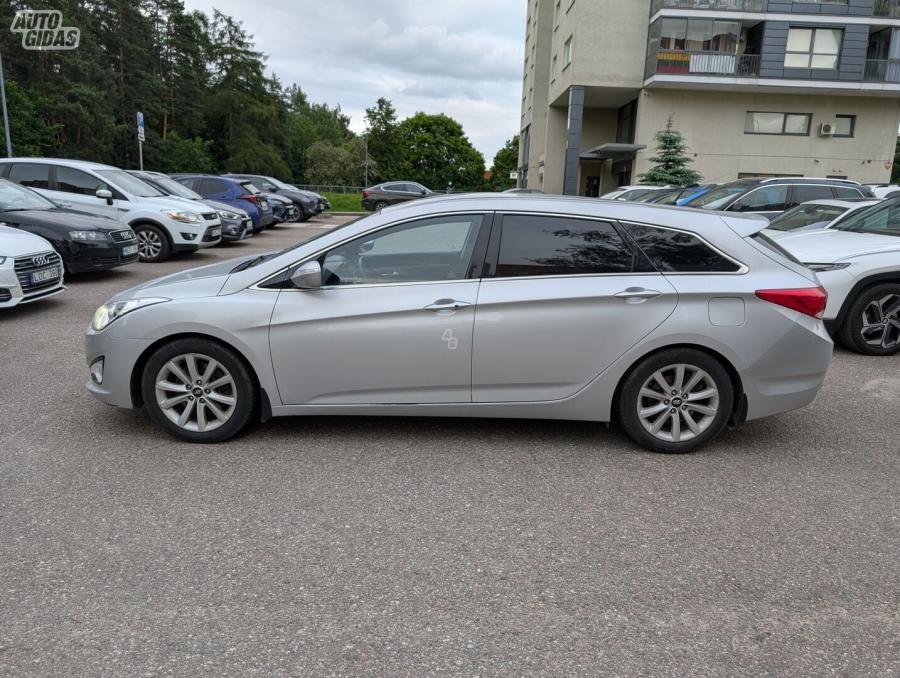 Hyundai i40 2013 in Vilnius, with an engine capacity of 1.70 L and mileage of 300 thousand km for 3300 €, photo 5 on AUTOMOTO.COM.LV