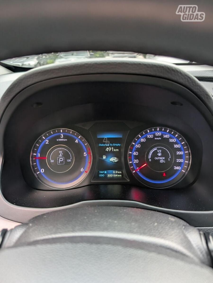 Hyundai i40 2013 in Vilnius, with an engine capacity of 1.70 L and mileage of 300 thousand km for 3300 €, photo 6 on AUTOMOTO.COM.LV