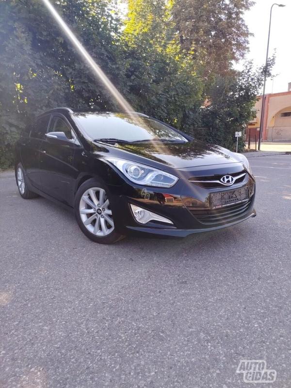 Hyundai i40 2013 in Ukmerge, with an engine capacity of 1.70 L and mileage of 290 thousand km for 4000 €, photo 2 on AUTOMOTO.COM.LV