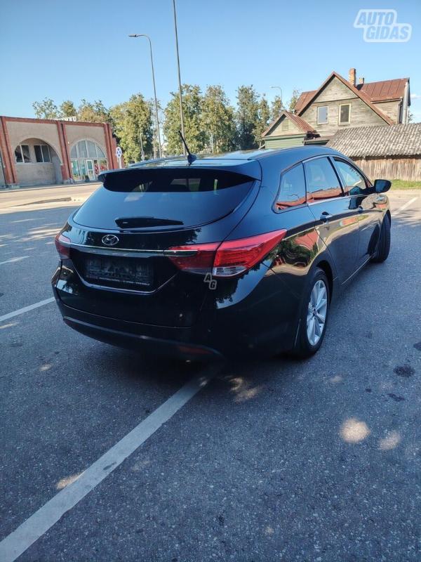 Hyundai i40 2013 in Ukmerge, with an engine capacity of 1.70 L and mileage of 290 thousand km for 4000 €, photo 9 on AUTOMOTO.COM.LV