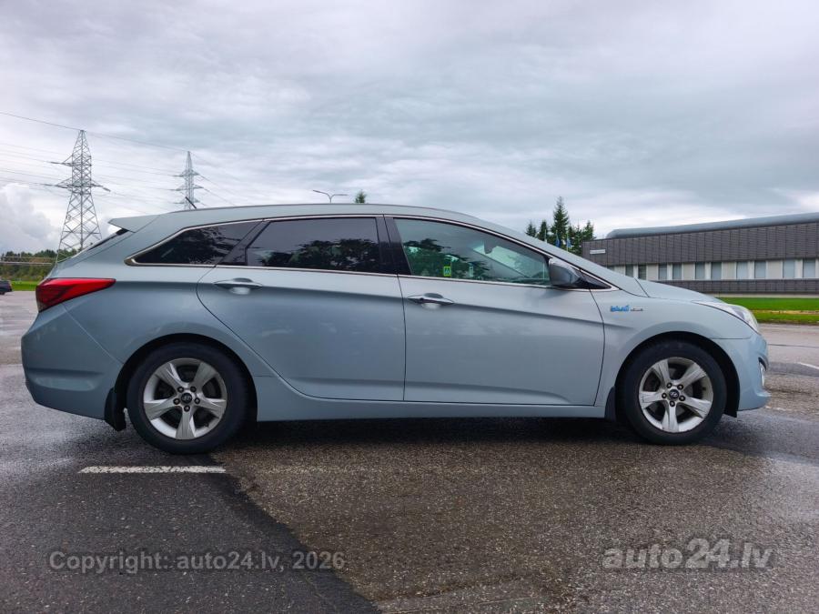 Hyundai i40 2013 in Tallinn, with an engine capacity of 1.70 L and mileage of 105 thousand km for 5749 €, photo 10 on AUTOMOTO.COM.LV