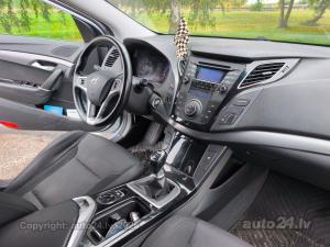 Hyundai i40 2013 in Tallinn, with an engine capacity of 1.70 L and mileage of 105 thousand km for 5749 €, photo 14 on AUTOMOTO.COM.LV