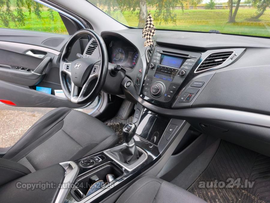 Hyundai i40 2013 in Tallinn, with an engine capacity of 1.70 L and mileage of 105 thousand km for 5749 €, photo 14 on AUTOMOTO.COM.LV