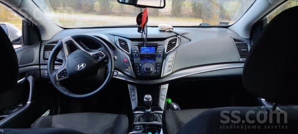 Hyundai i40 2014 Rīga, ar dzinēja tilpumu 1.70 L un nobraukumu 281 tūkst. km par 3700 €, foto 3 vietnē AUTOMOTO.COM.LV