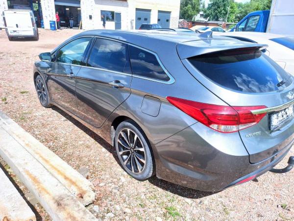 Hyundai i40 2015 Panevēža, ar dzinēja tilpumu 1.69 L un nobraukumu 262 tūkst. km par 3000 €, foto 5 vietnē AUTOMOTO.COM.LV