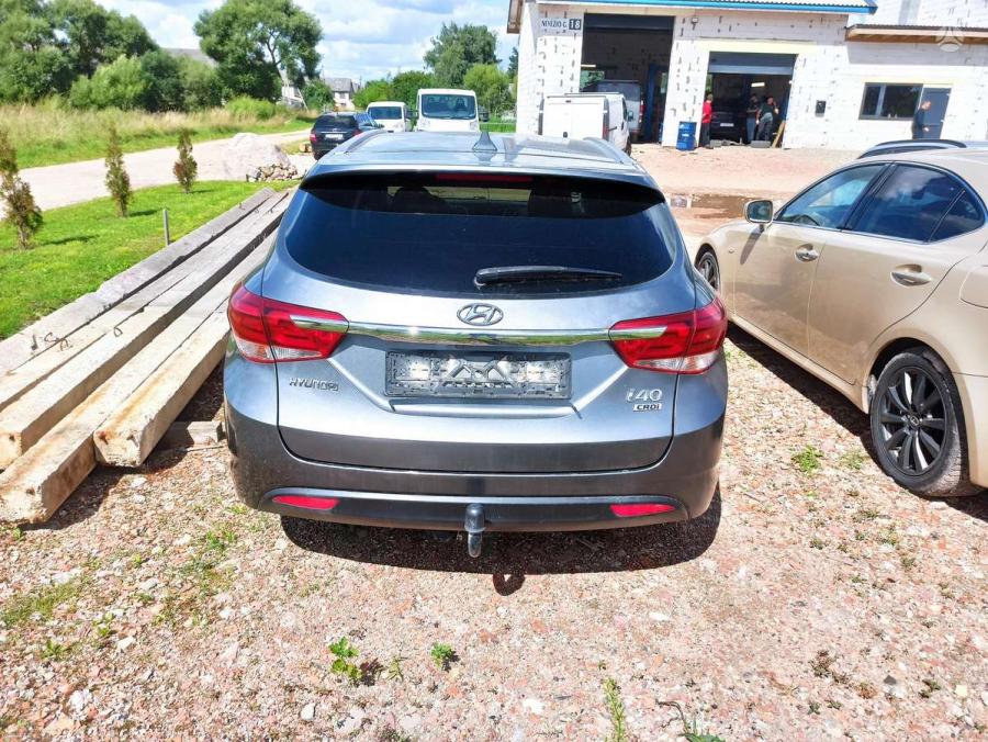Hyundai i40 2015 Panevēža, ar dzinēja tilpumu 1.69 L un nobraukumu 262 tūkst. km par 3000 €, foto 7 vietnē AUTOMOTO.COM.LV