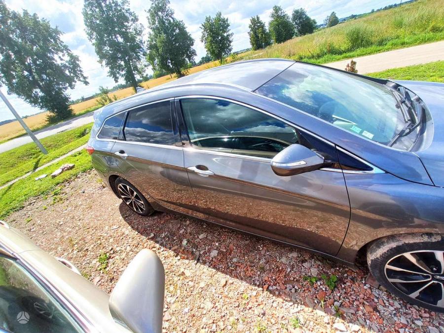 Hyundai i40 2015 Panevēža, ar dzinēja tilpumu 1.69 L un nobraukumu 262 tūkst. km par 3000 €, foto 9 vietnē AUTOMOTO.COM.LV