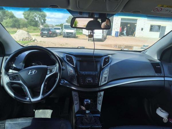 Hyundai i40 2015 Panevēža, ar dzinēja tilpumu 1.69 L un nobraukumu 262 tūkst. km par 3000 €, foto 9 vietnē AUTOMOTO.COM.LV