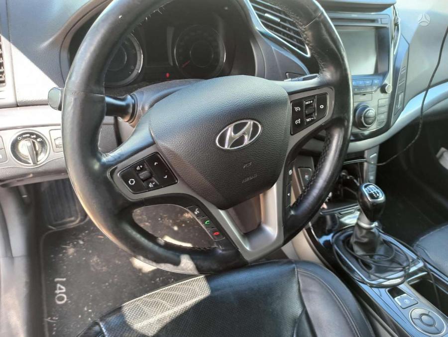 Hyundai i40 2015 Panevēža, ar dzinēja tilpumu 1.69 L un nobraukumu 262 tūkst. km par 3000 €, foto 19 vietnē AUTOMOTO.COM.LV