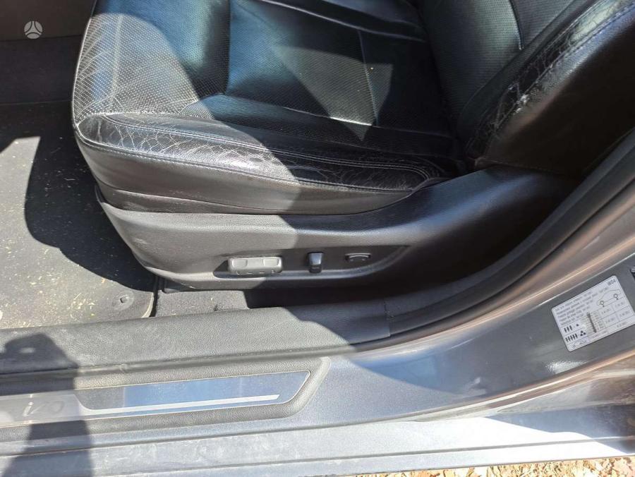 Hyundai i40 2015 Panevēža, ar dzinēja tilpumu 1.69 L un nobraukumu 262 tūkst. km par 3000 €, foto 20 vietnē AUTOMOTO.COM.LV