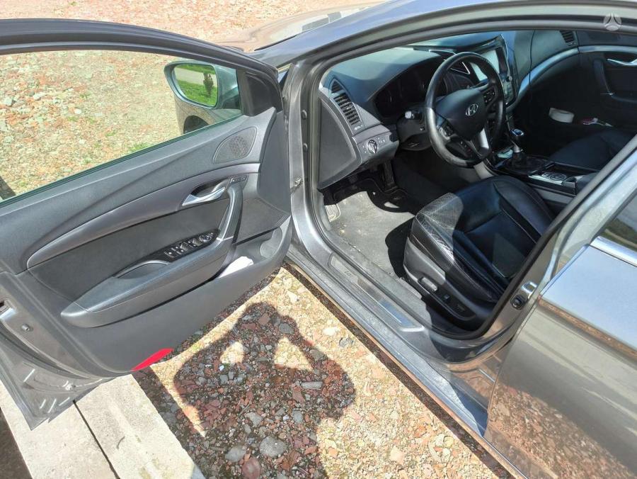 Hyundai i40 2015 Panevēža, ar dzinēja tilpumu 1.69 L un nobraukumu 262 tūkst. km par 3000 €, foto 22 vietnē AUTOMOTO.COM.LV