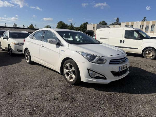 White Hyundai i40 2012 in Kaunas, with an engine capacity of 1.69 L and mileage of 282 thousand km for 2350 €, photo 4 on AUTOMOTO.COM.LV